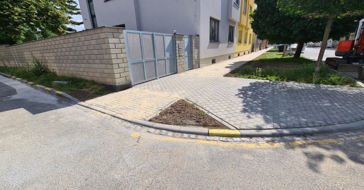 Rekonstrukce chodníků 2021 - ul. Lužická | Prostějov